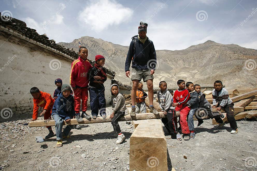 Trekker y cabritos foto de archivo editorial. Imagen de joven - 8703368