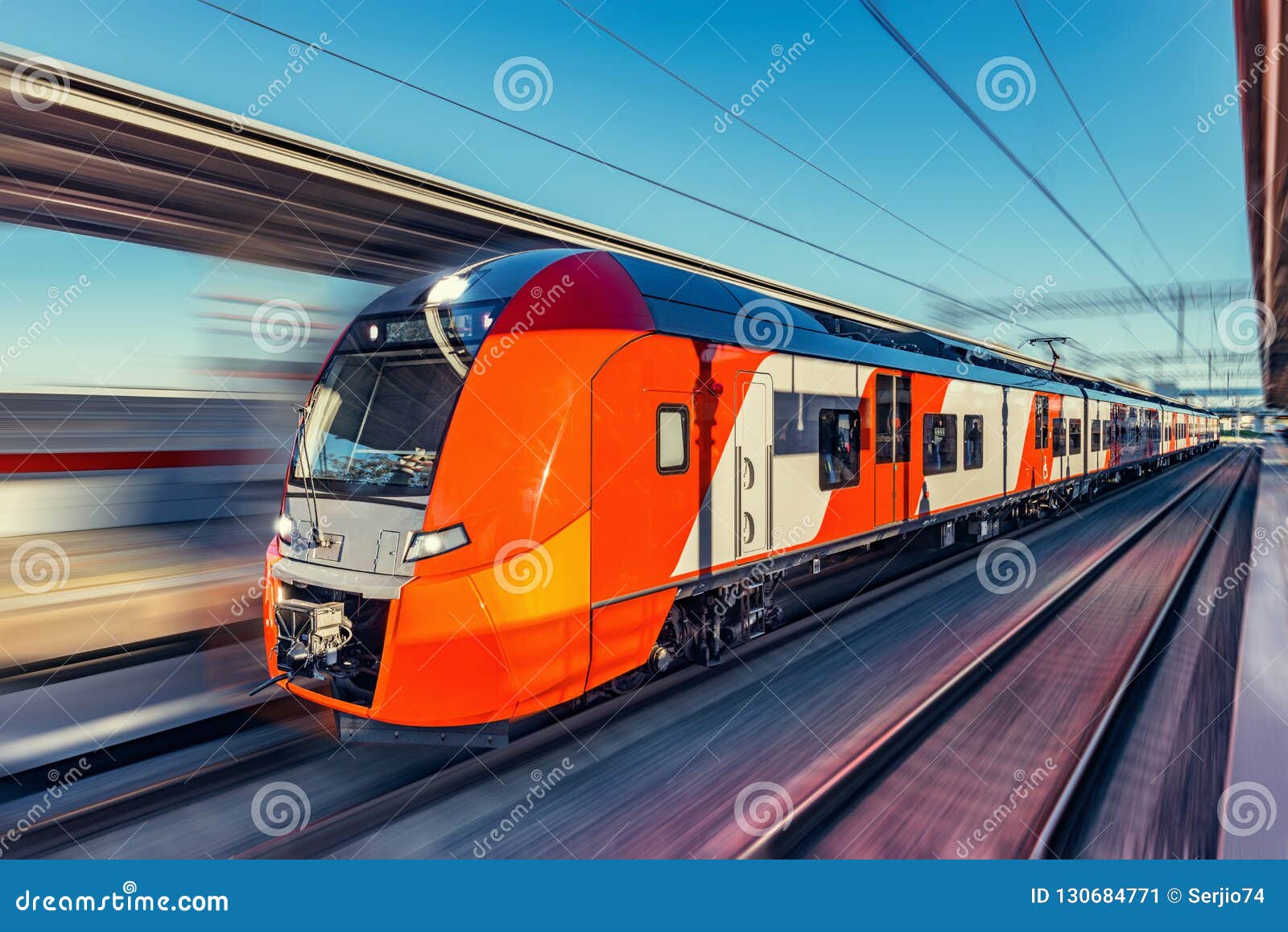 Trem De Alta Velocidade Moderno Imagem de Stock - Imagem de partida ...