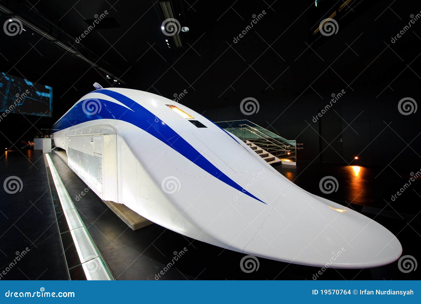 Trem de Japão Maglev imagem de stock editorial. Imagem de railway ...