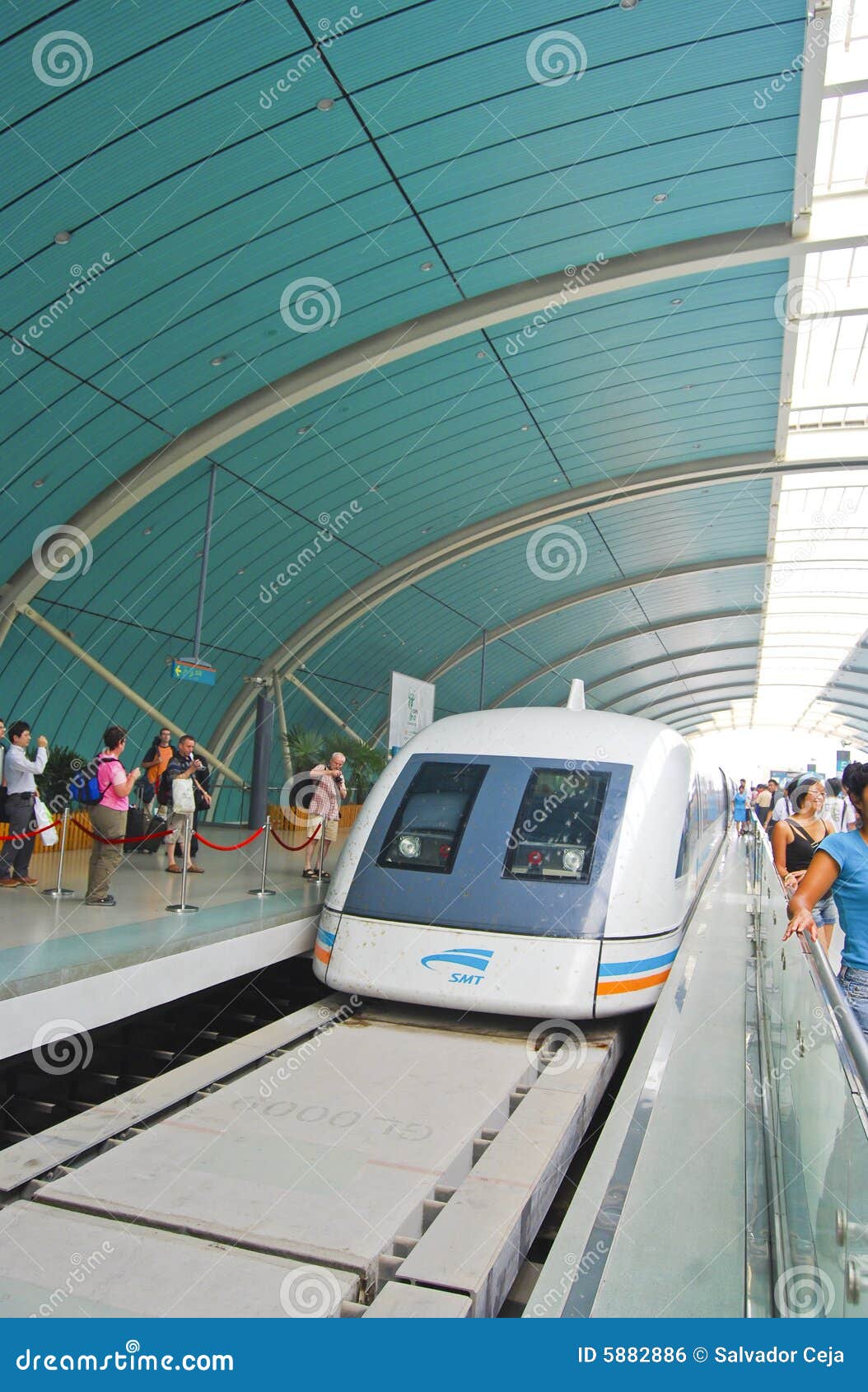 Trem De Maglev De Shanghai China Foto Editorial - Imagem de trilha ...