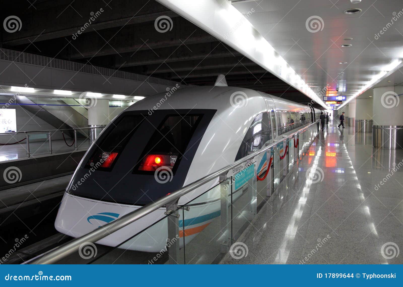 Trem de Shanghai Maglev imagem de stock editorial. Imagem de railway ...