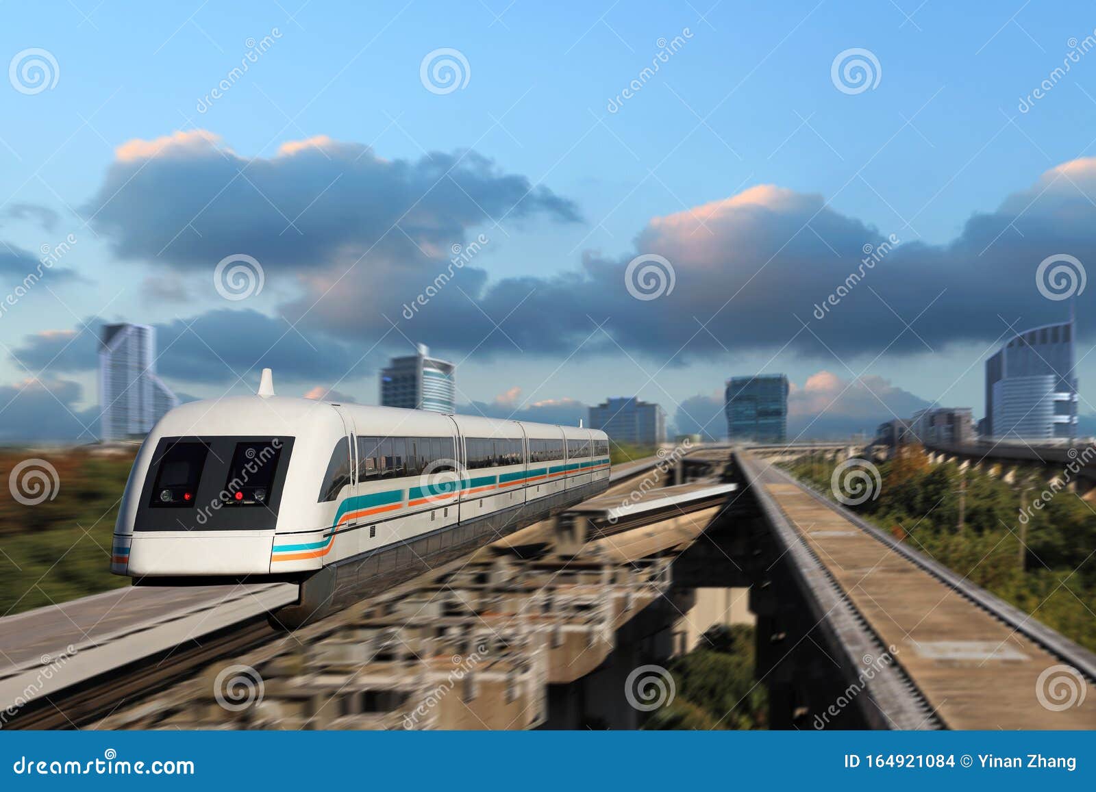 Trem Shanghai Maglev foto de stock. Imagem de trem, magnético - 164921084