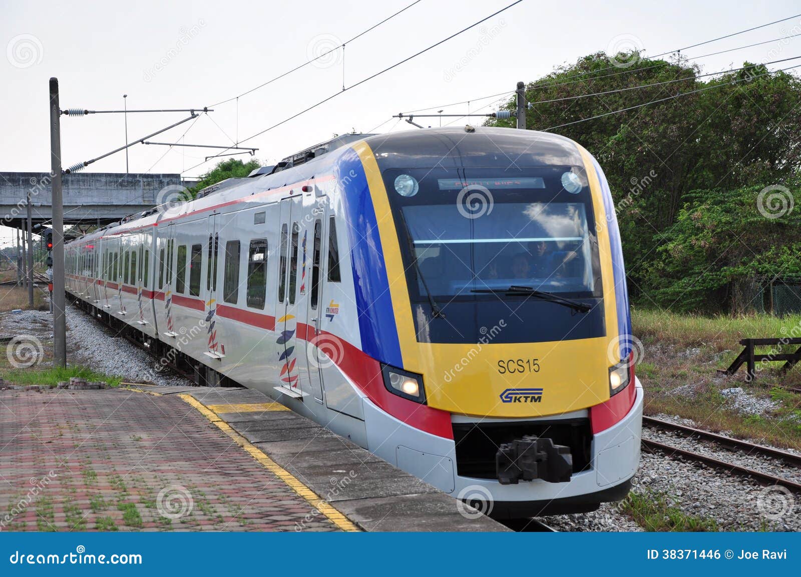 Tren de KTM Komuter foto editorial. Imagen de suburbio - 38371446