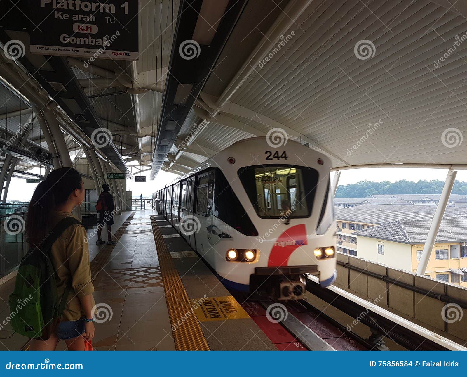 Tren de LRT imagen de archivo editorial. Imagen de transporte - 75856584