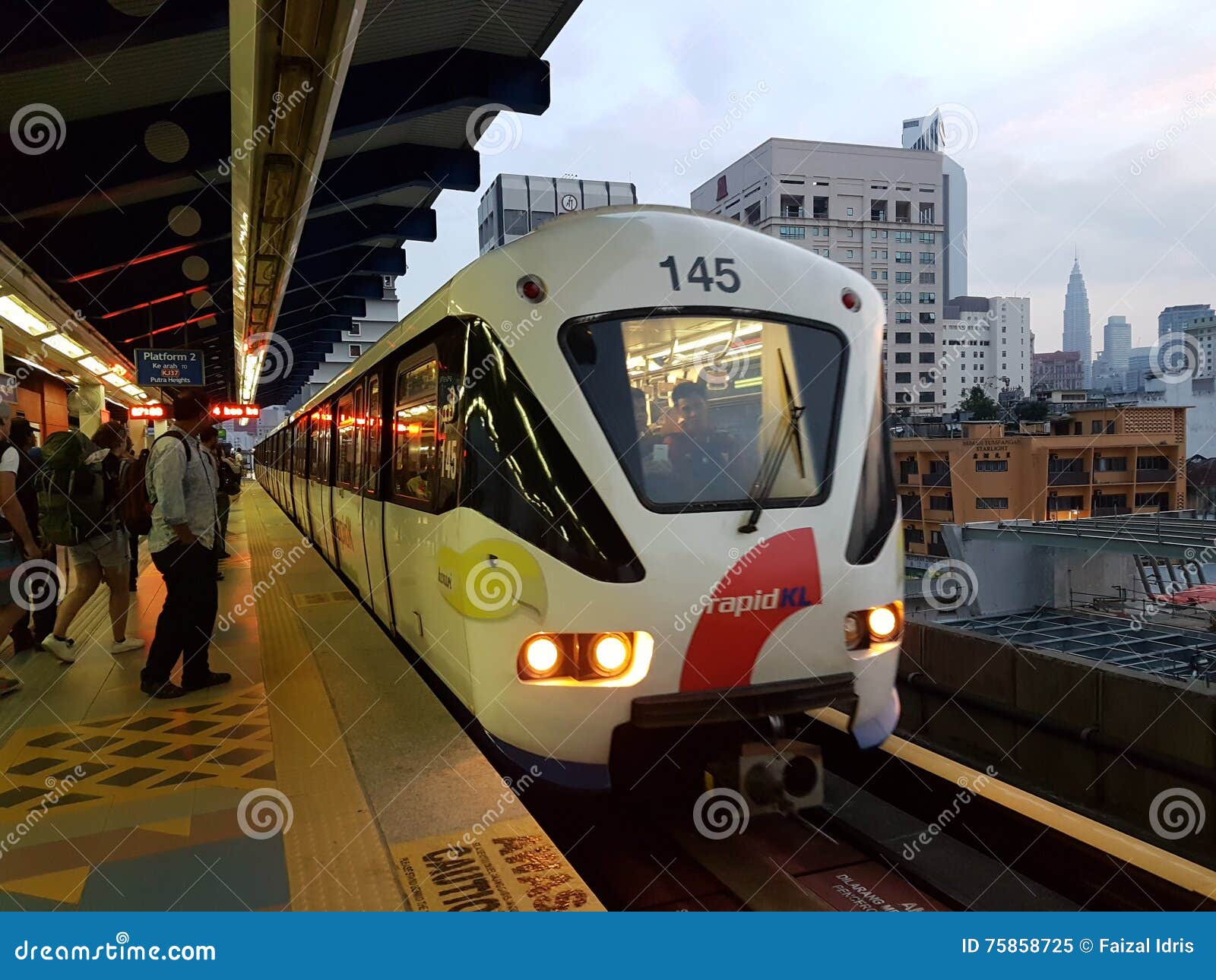 Tren de LRT imagen editorial. Imagen de tren, locomotora - 75858725