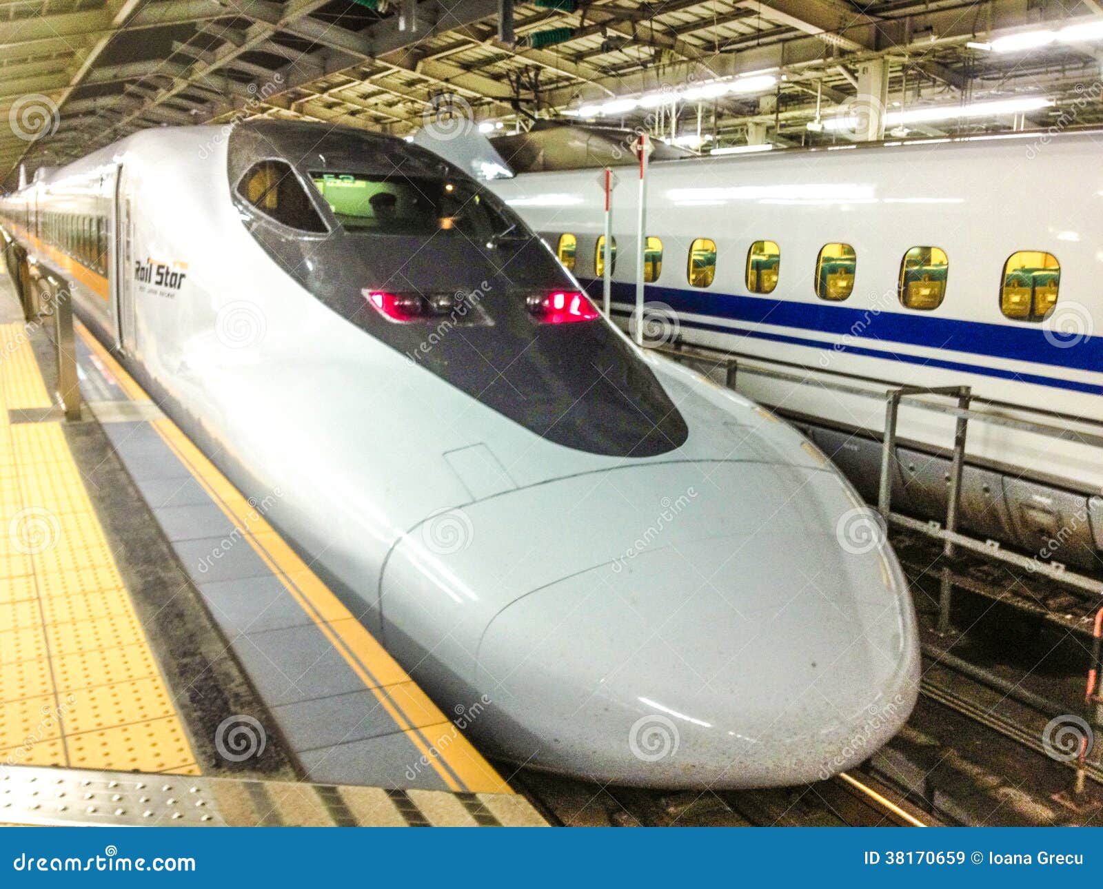 Tren de Shinkansen imagen de archivo editorial. Imagen de pistas - 38170659