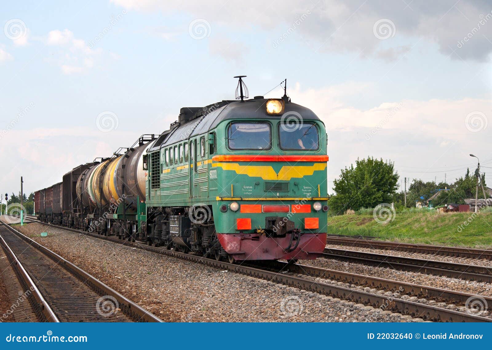 Tren Diesel De La Carga Rusa Foto de archivo - Imagen de ferrocarriles ...