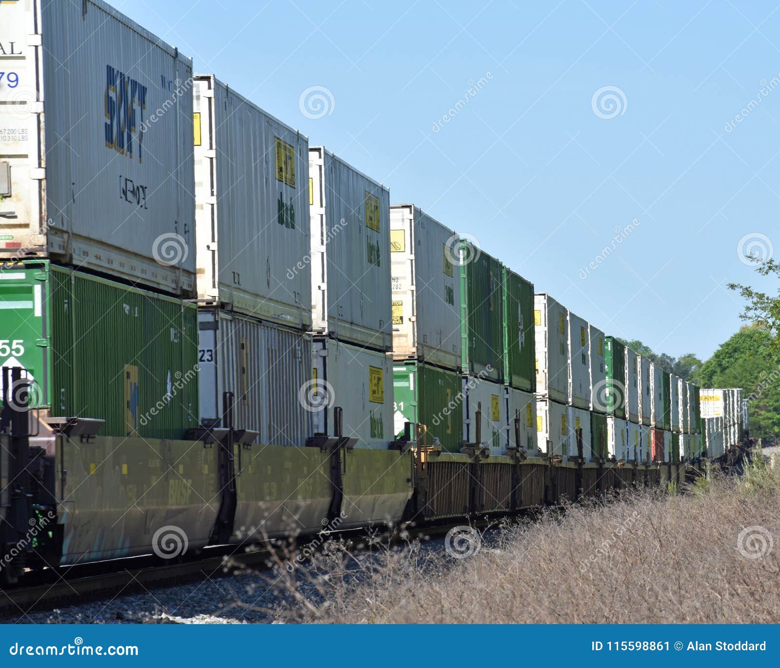 Tren Que Acarrea La Carga Intermodal Del Envase Foto editorial - Imagen ...