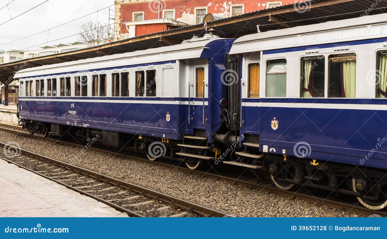 Tren real rumano - carros foto de archivo editorial. Imagen de famoso ...