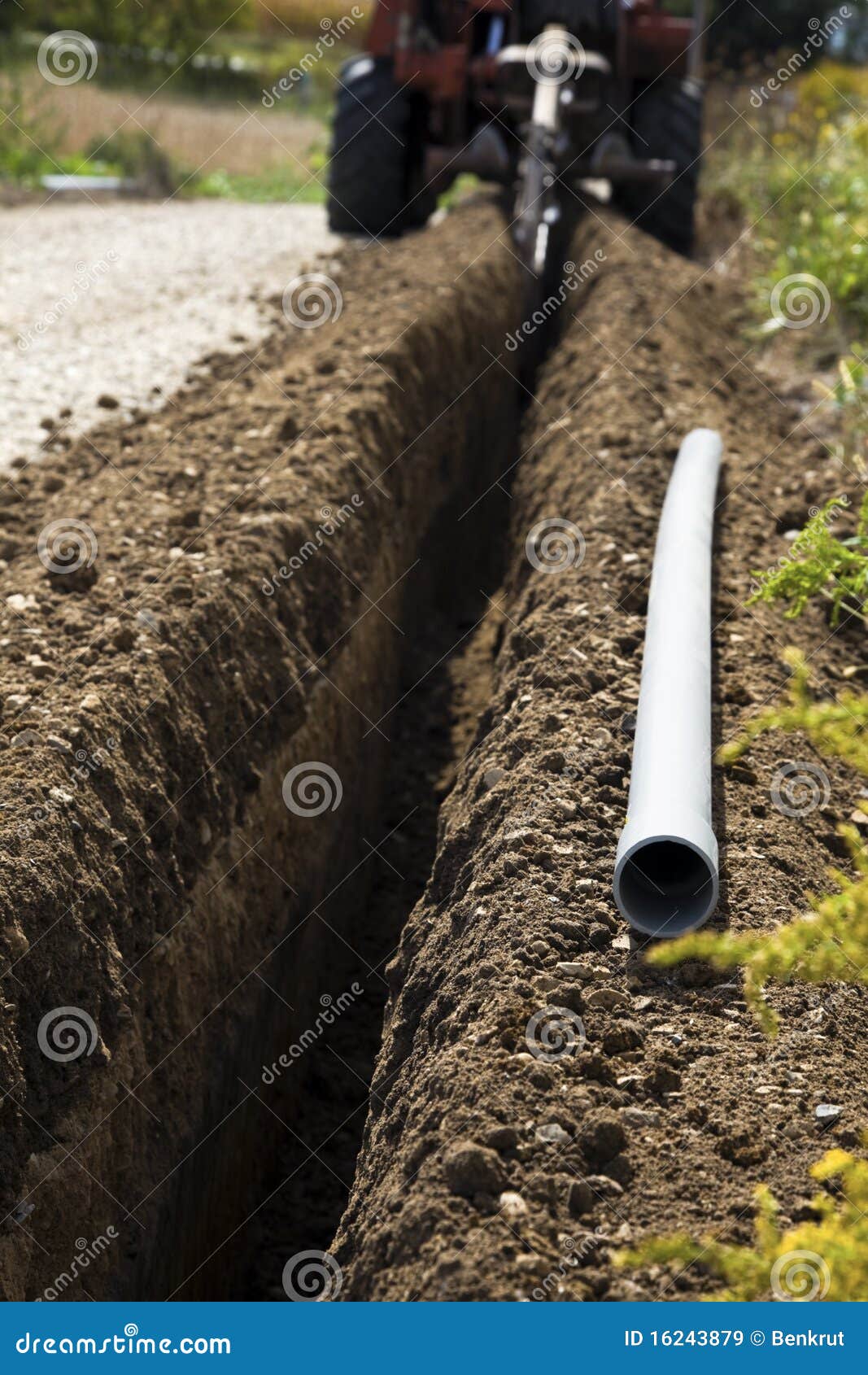 Trencher en la acción imagen de archivo. Imagen de trineo - 16243879