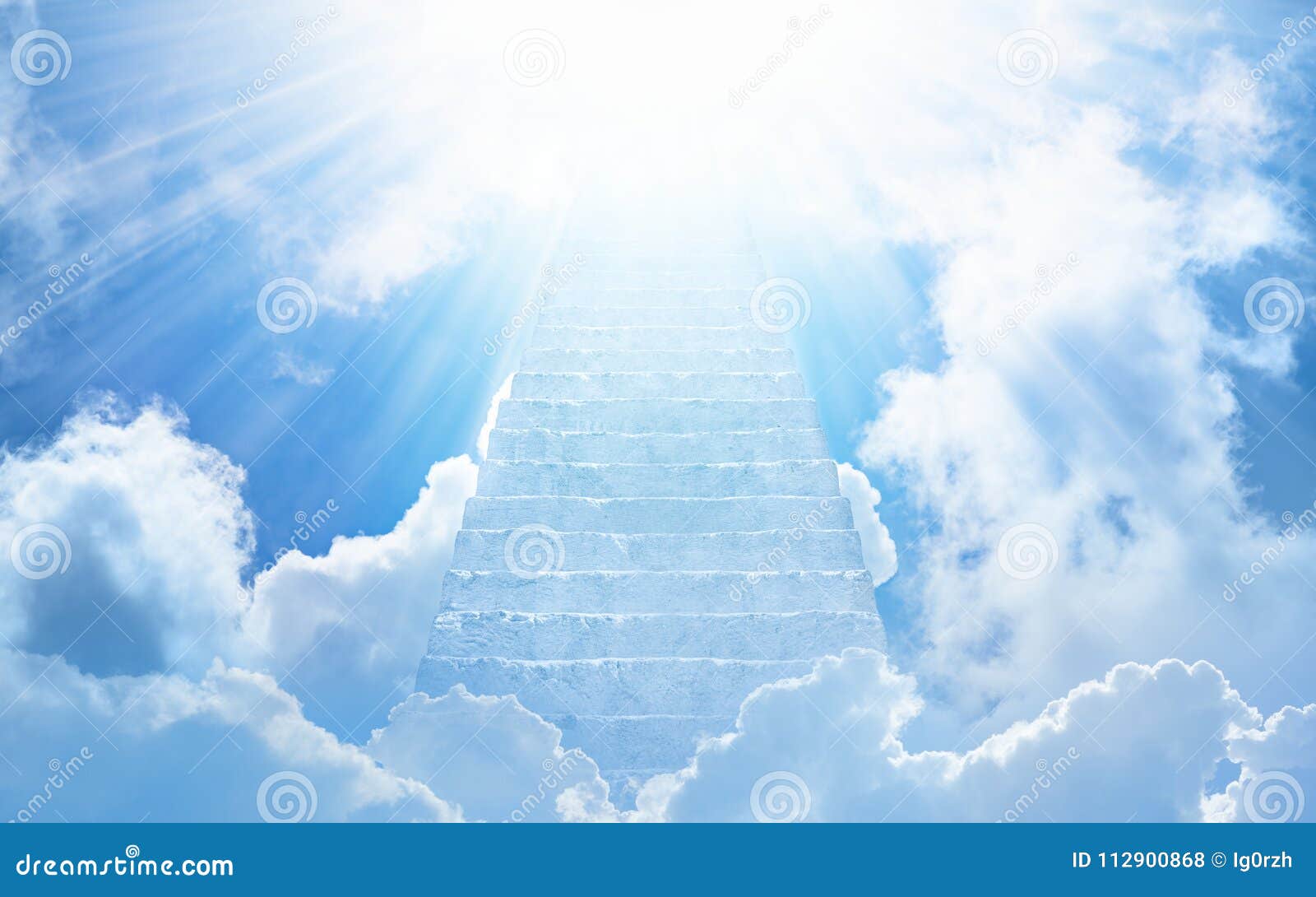 Treppe Zum Himmel, Helles Licht Vom Himmel Stockfoto - Bild von geistig ...