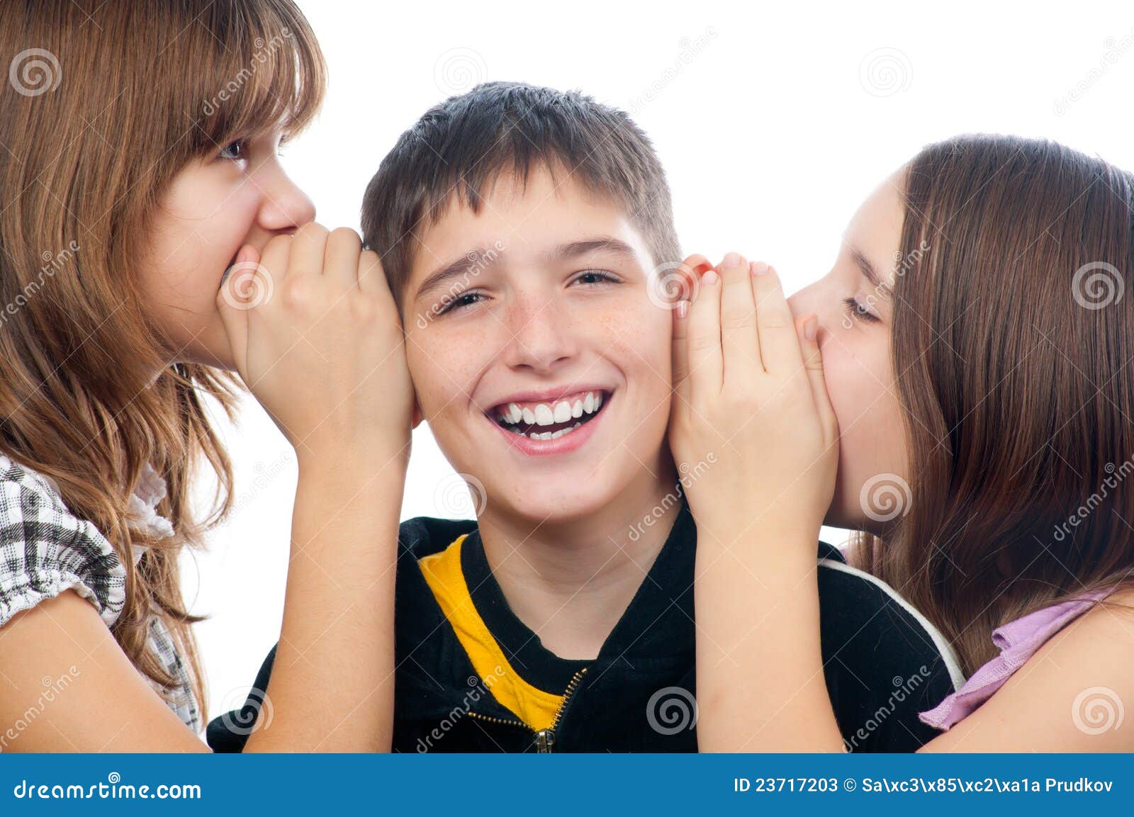 Tres Adolescentes Felices Que Comparten Un Secreto Imagen de archivo ... Tres Adolescentes Felices Que Comparten Un Secreto Imagen de archivo ...