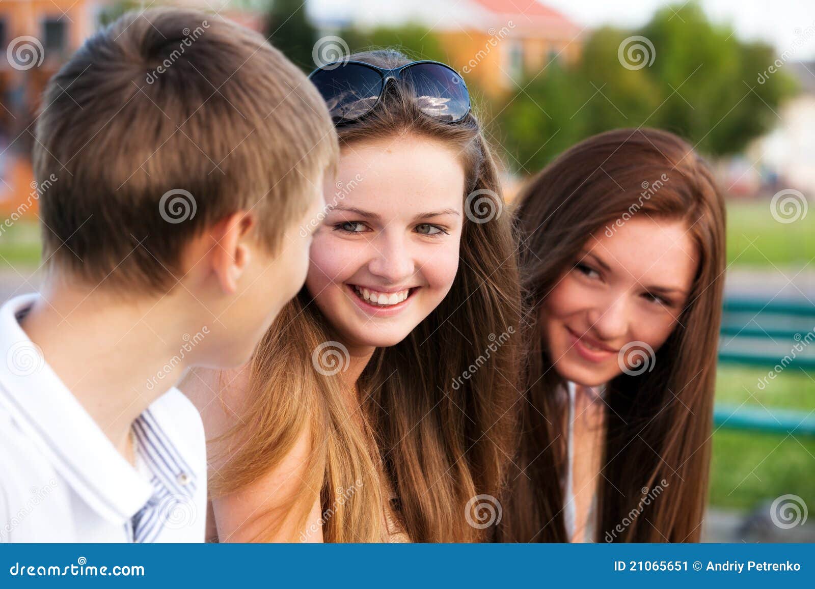 Tres Adolescentes Jovenes Felices Imagen de archivo - Imagen de persona ...