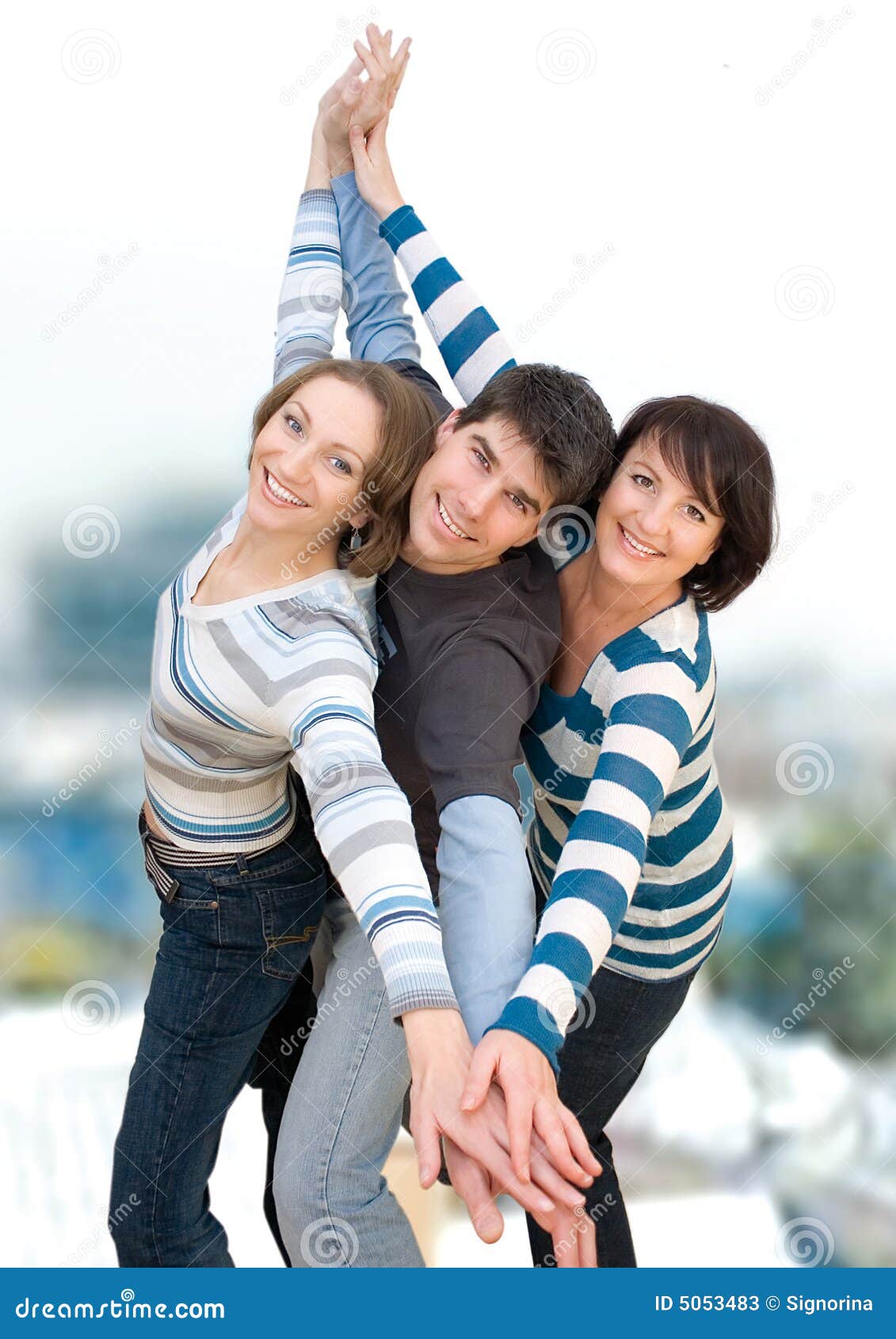 Tres amigos 8 imagen de archivo. Imagen de abrace, abrazo - 5053483