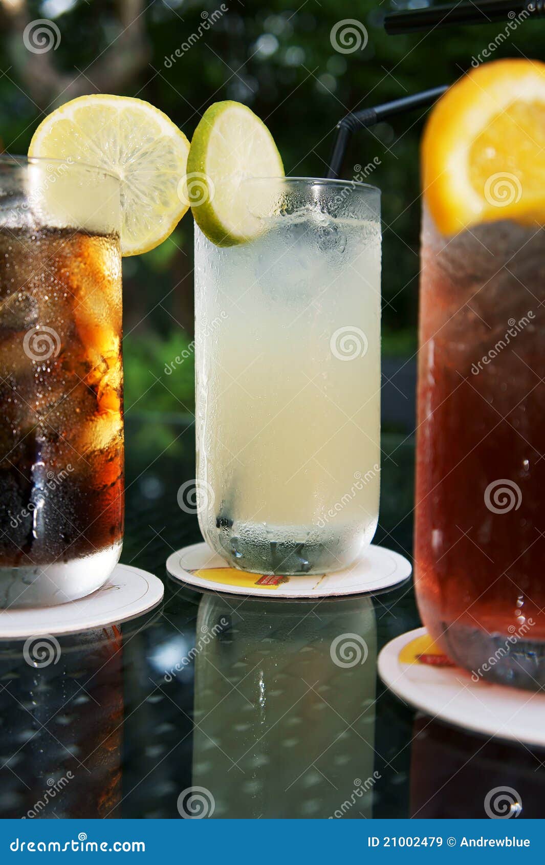 Tres bebidas heladas imagen de archivo. Imagen de coque - 21002479
