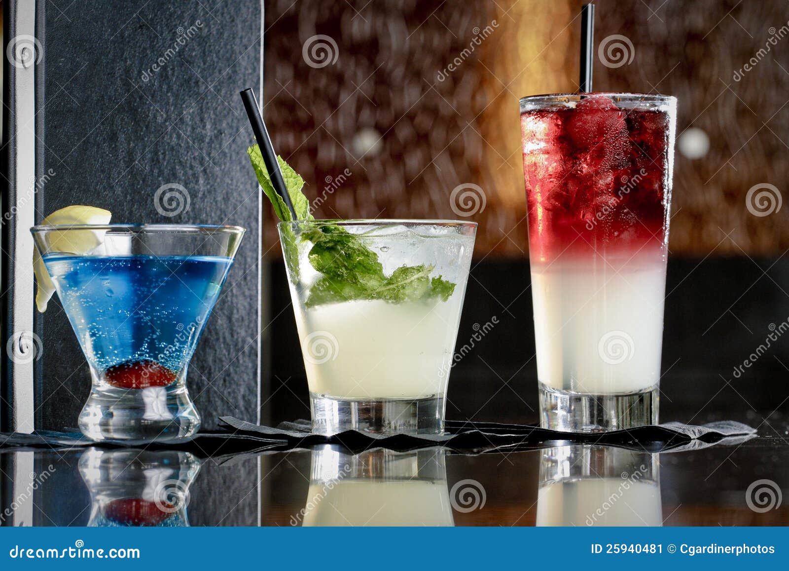 Tres bebidas mezcladas imagen de archivo. Imagen de licores - 25940481