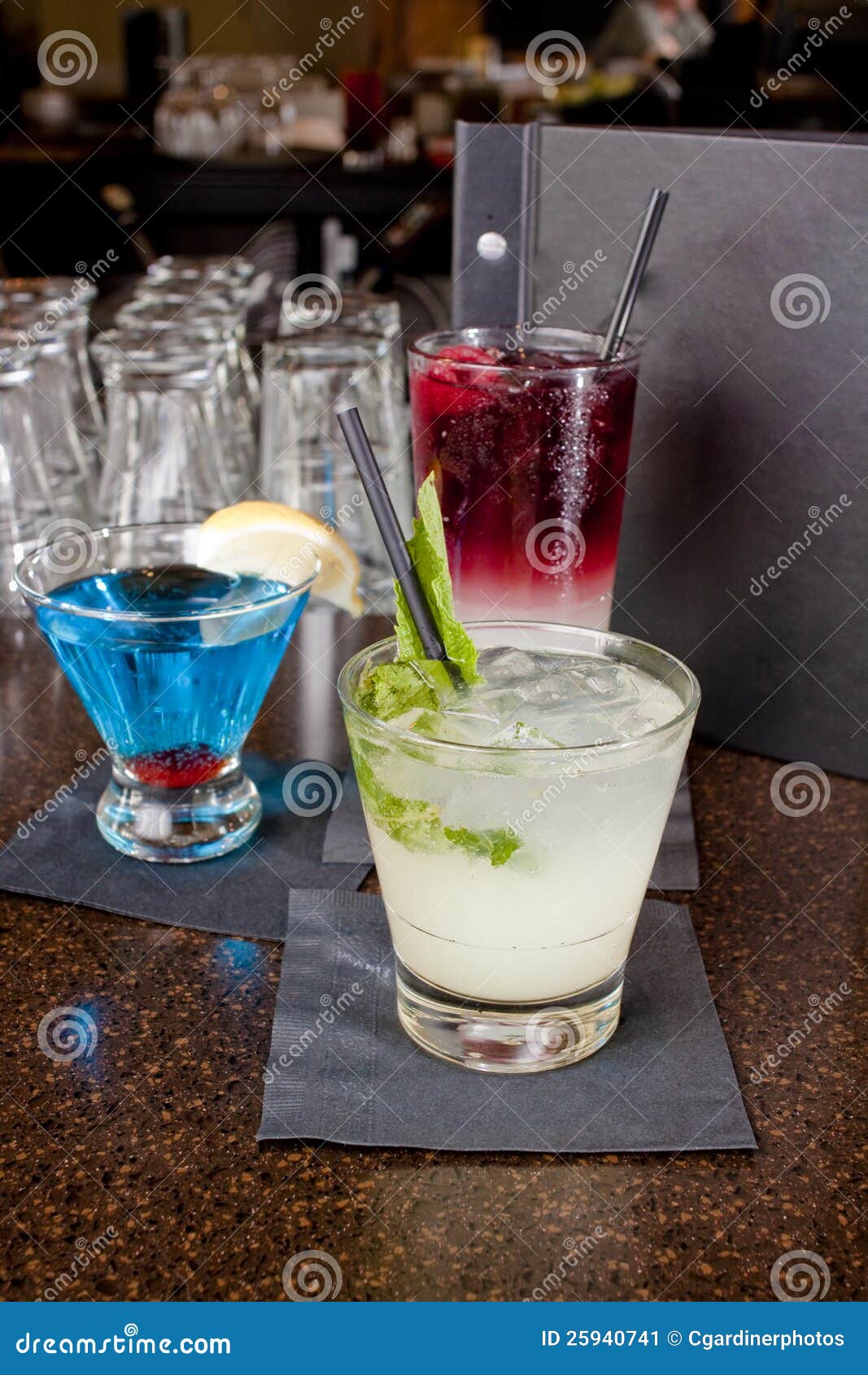 Tres bebidas mezcladas imagen de archivo. Imagen de alcohol - 25940741