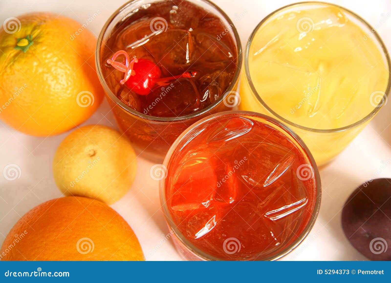 Tres Bebidas Mezcladas De La Tapa Imagen de archivo - Imagen de relaje ...