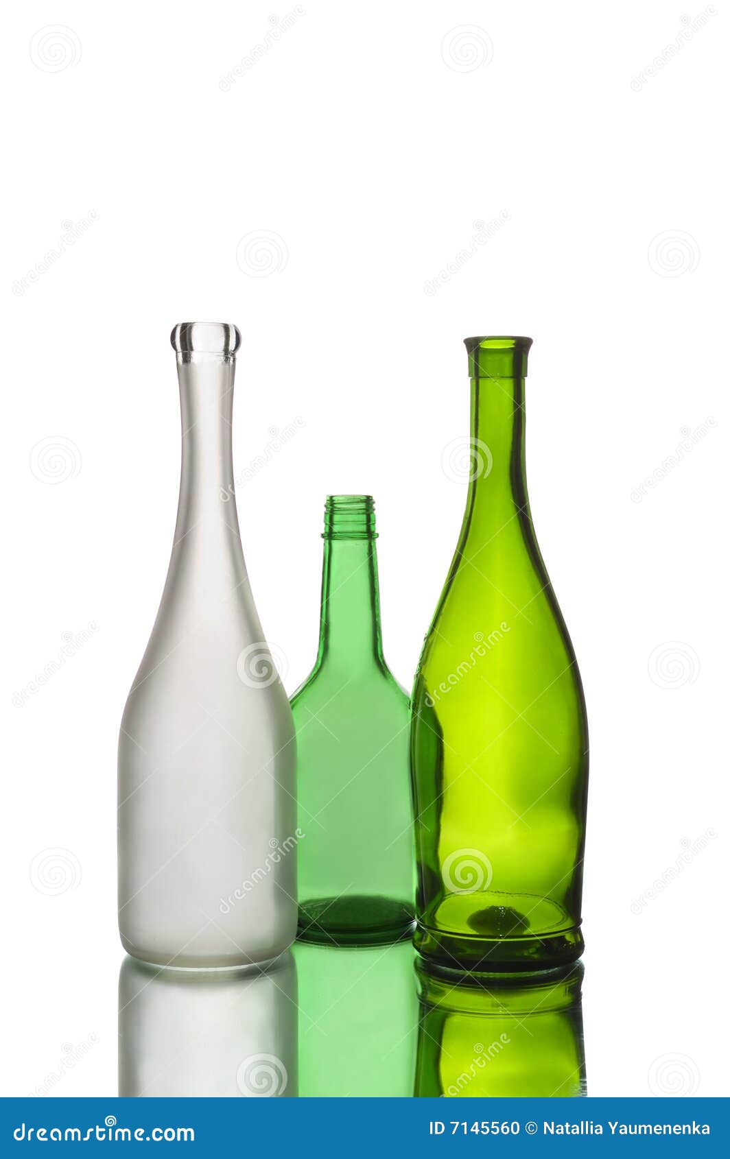Tres botellas de vino foto de archivo. Imagen de limpio - 7145560
