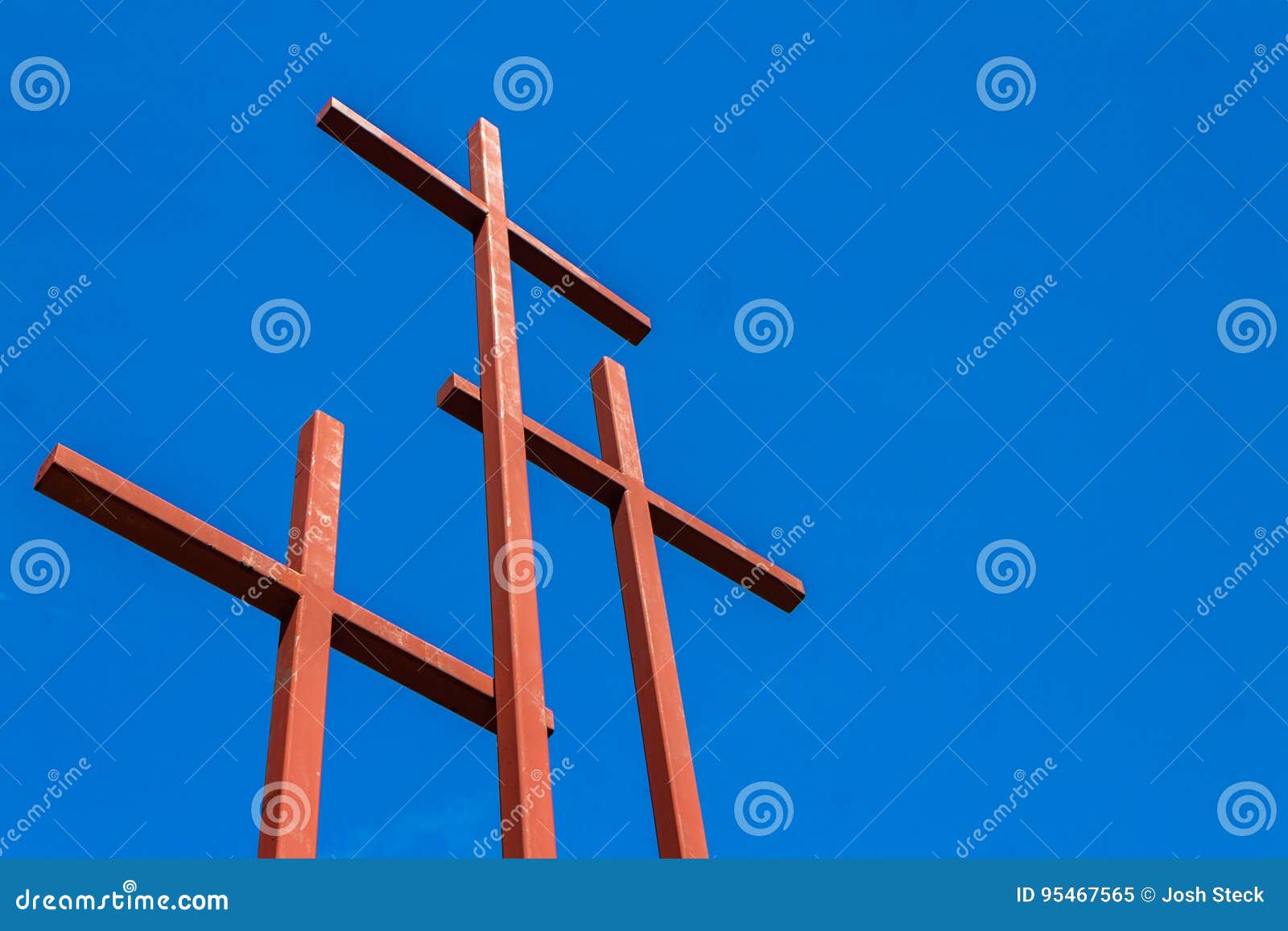 Tres Cruces Rojas imagen de archivo. Imagen de exterior - 95467565