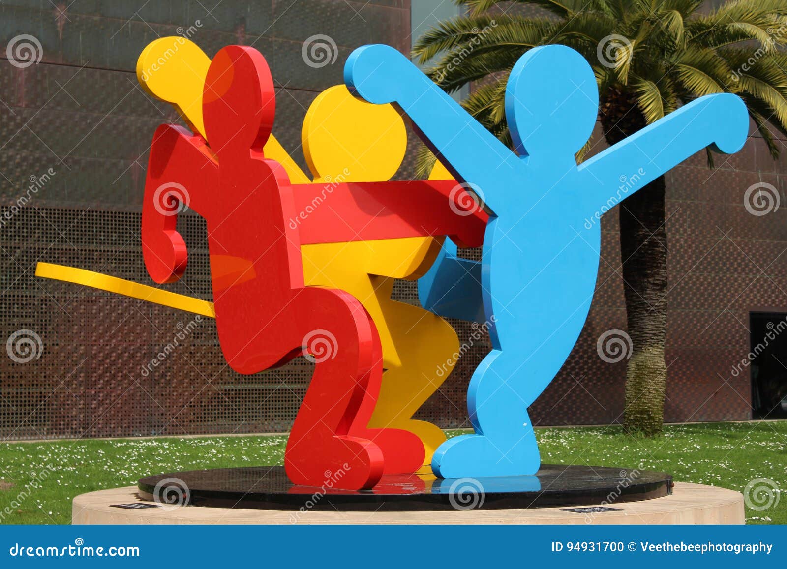 Tres figuras de baile imagen editorial. Imagen de colorido - 94931700