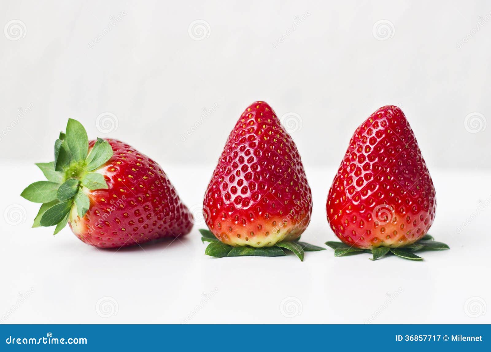 Tres fresas imagen de archivo. Imagen de color, brillo - 36857717