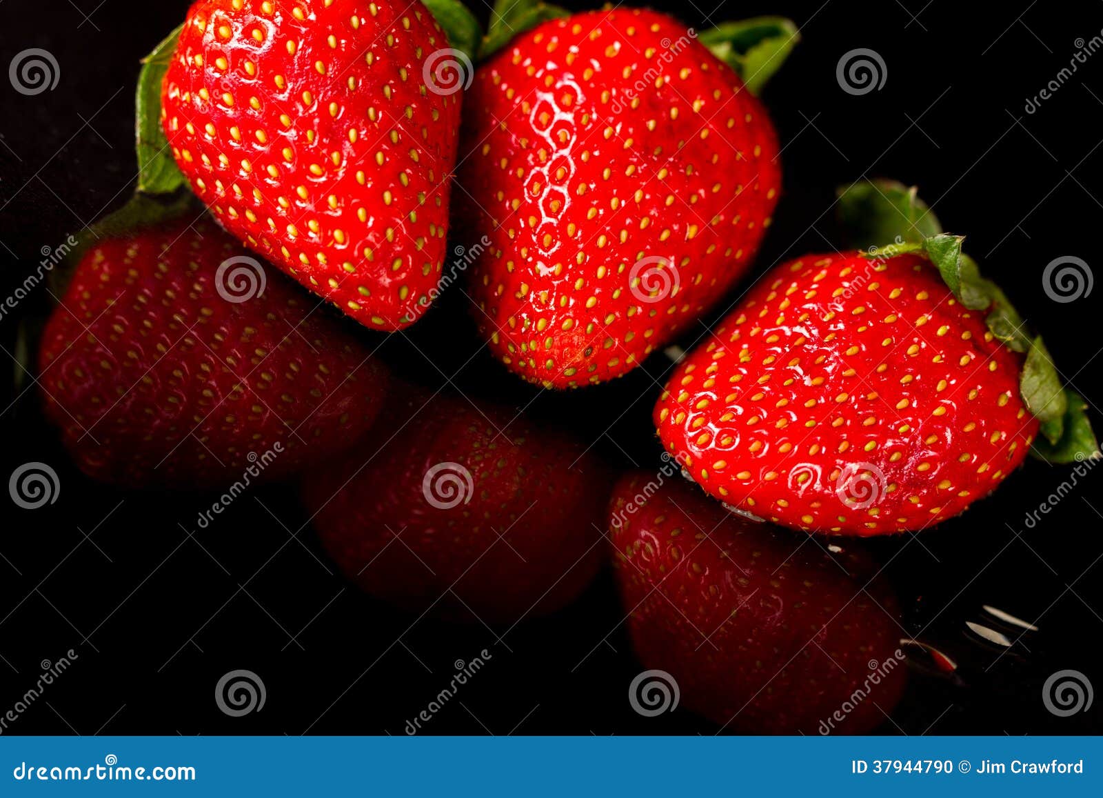 Tres fresas foto de archivo. Imagen de coma, hermoso - 37944790