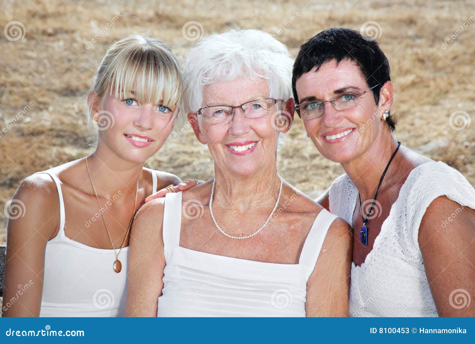 Tres Generaciones De Mujeres Imagen de archivo - Imagen de belleza ...