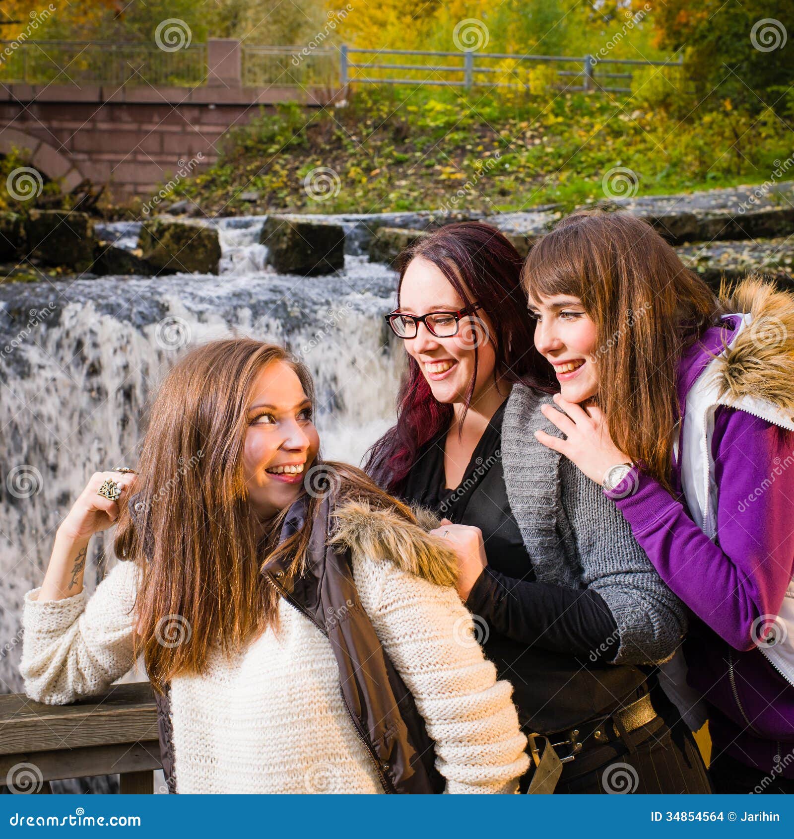 Tres hermanas foto de archivo. Imagen de exterior, alegre - 34854564