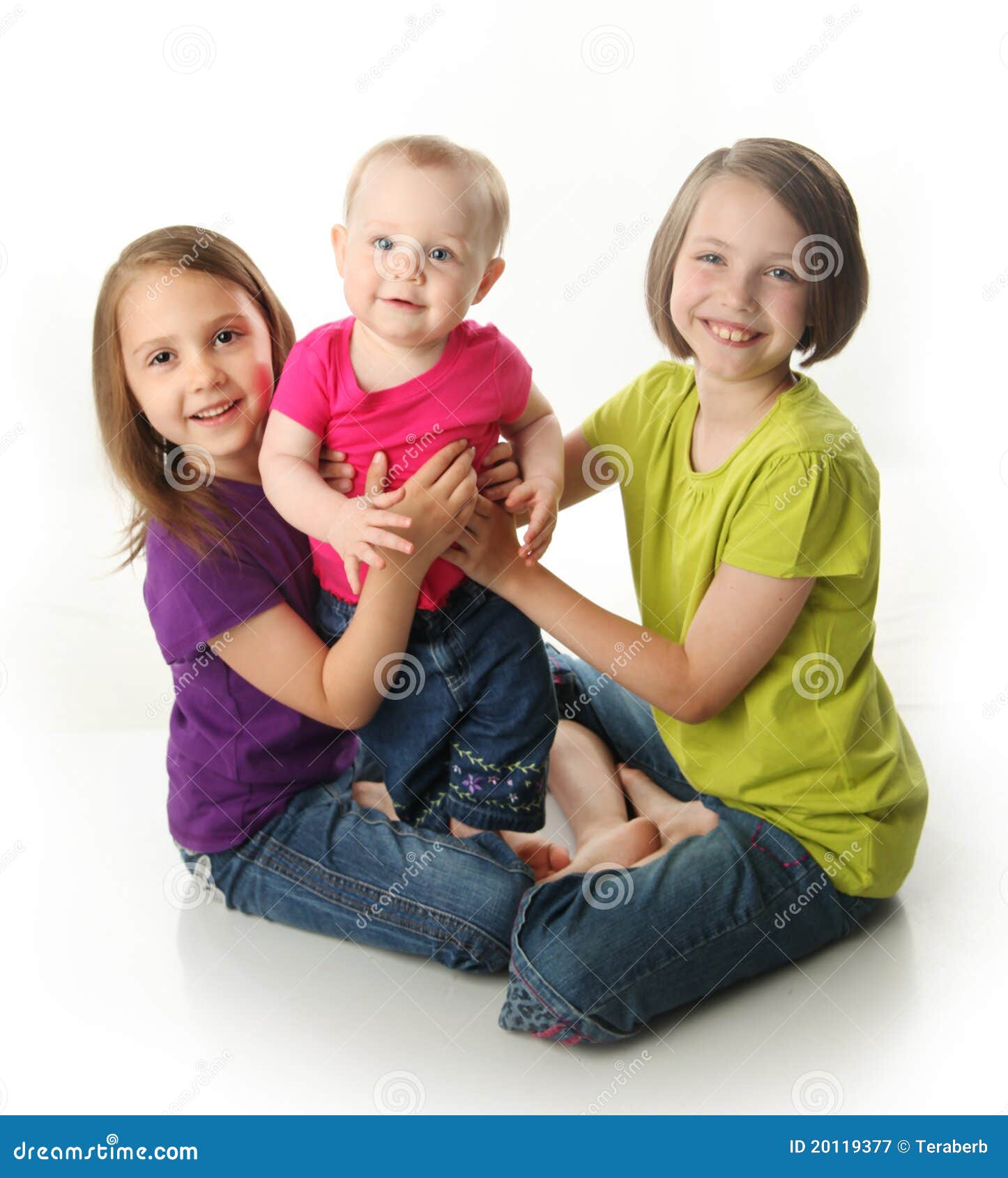 Tres hermanas lindas imagen de archivo. Imagen de ocasional - 20119377