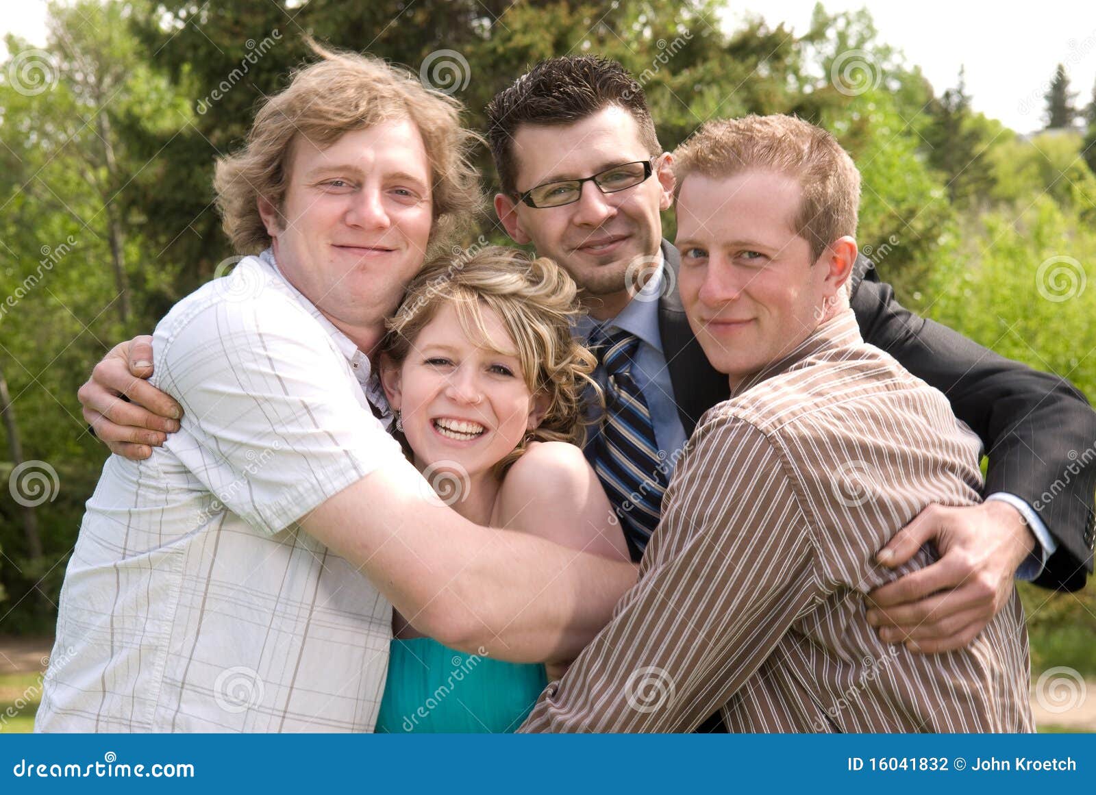 Tres Hermanos Y Una Hermana Foto de archivo - Imagen de cuatro, hermano ...