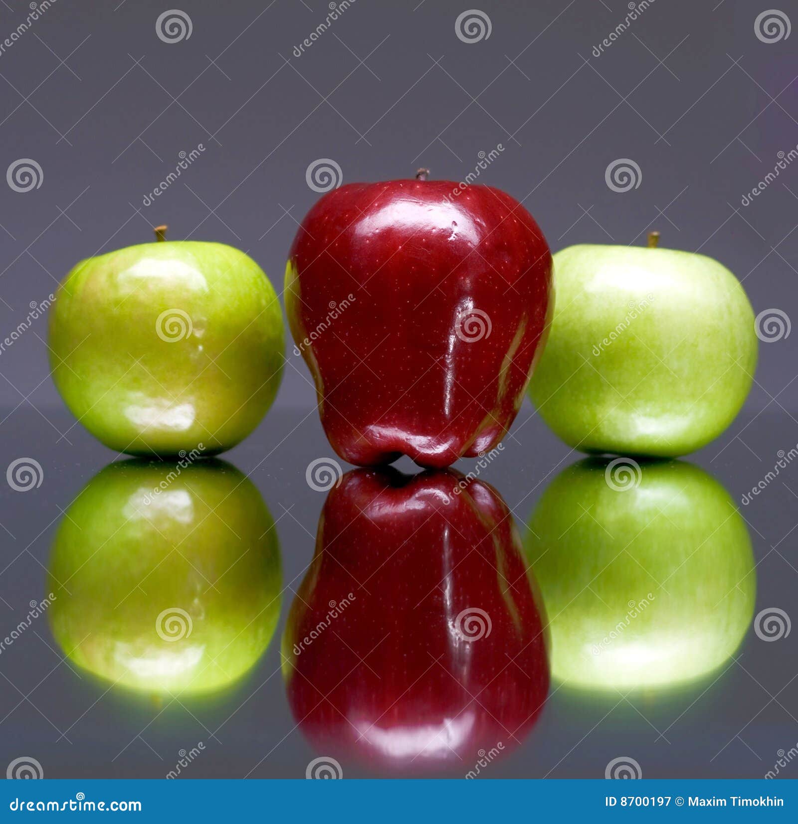 Tres manzanas imagen de archivo. Imagen de alimento, verde - 8700197