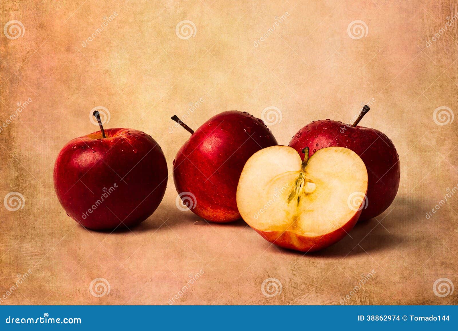 Tres manzanas y una mitad foto de archivo. Imagen de comer - 38862974