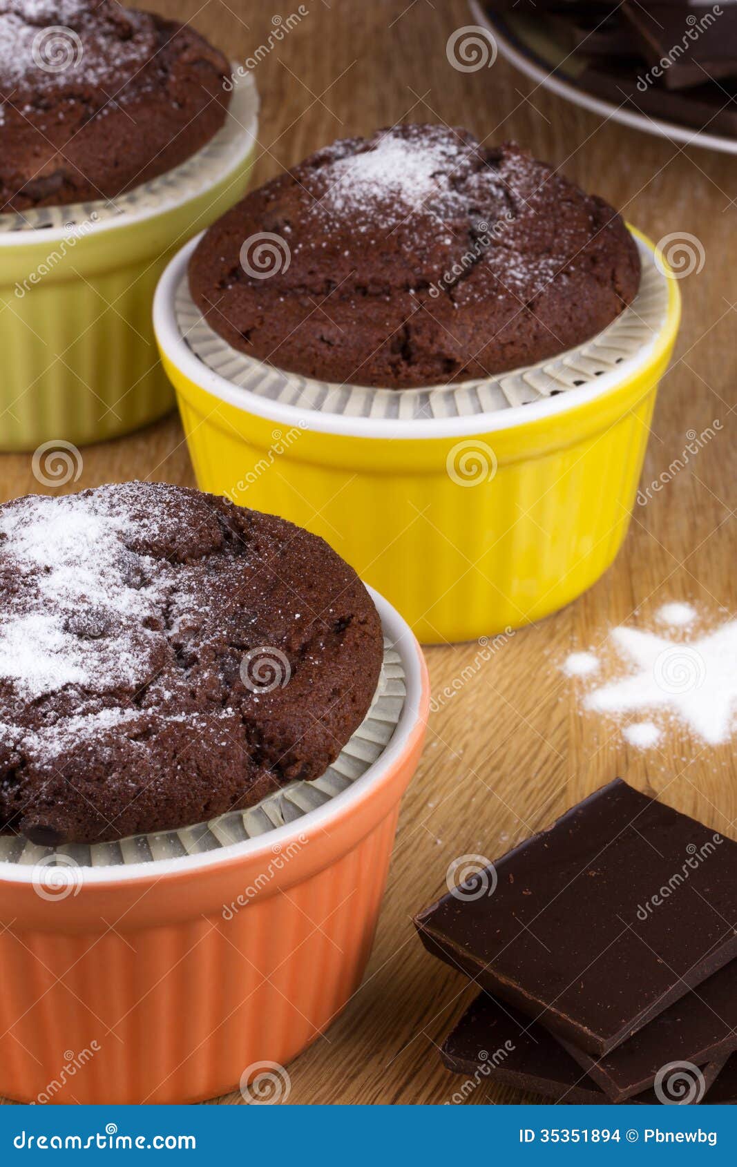 Tres Molletes Con El Chocolate Oscuro Foto de archivo - Imagen de ...