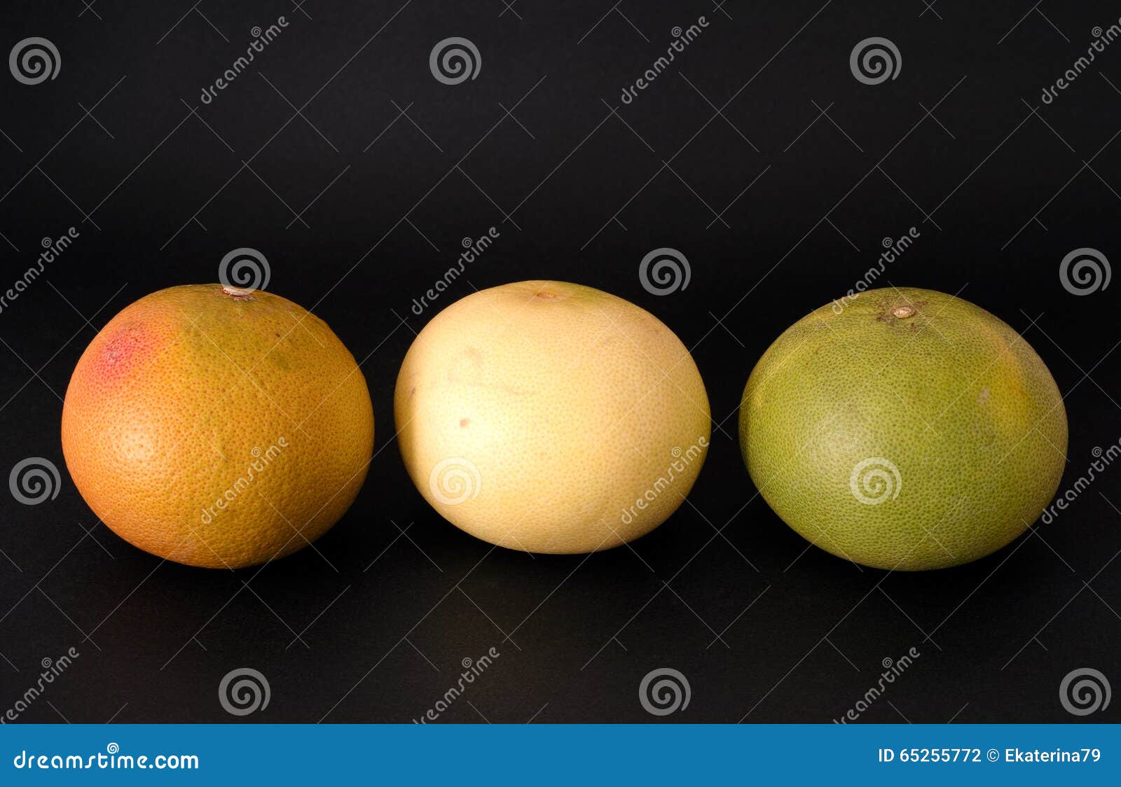 Tres pomelos foto de archivo. Imagen de crudo, rojo, pomelo - 65255772