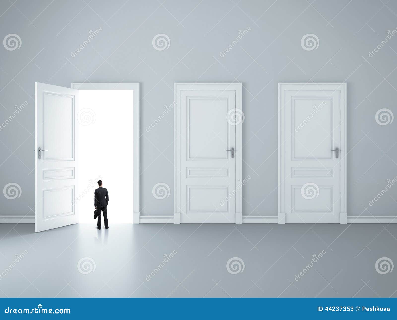 Tres puertas cerradas imagen de archivo. Imagen de vida - 44237353