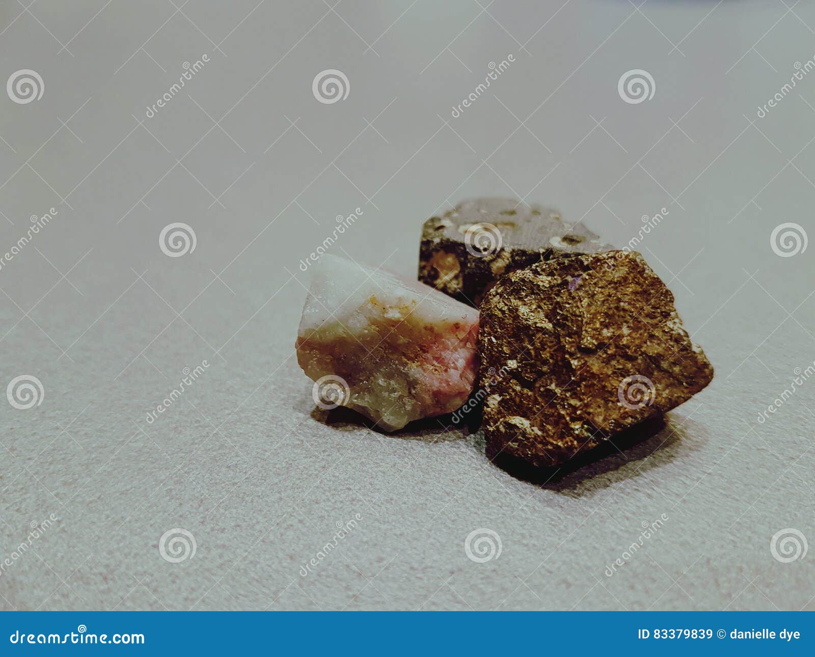 Tres rocas imagen de archivo. Imagen de sencillo, tres - 83379839