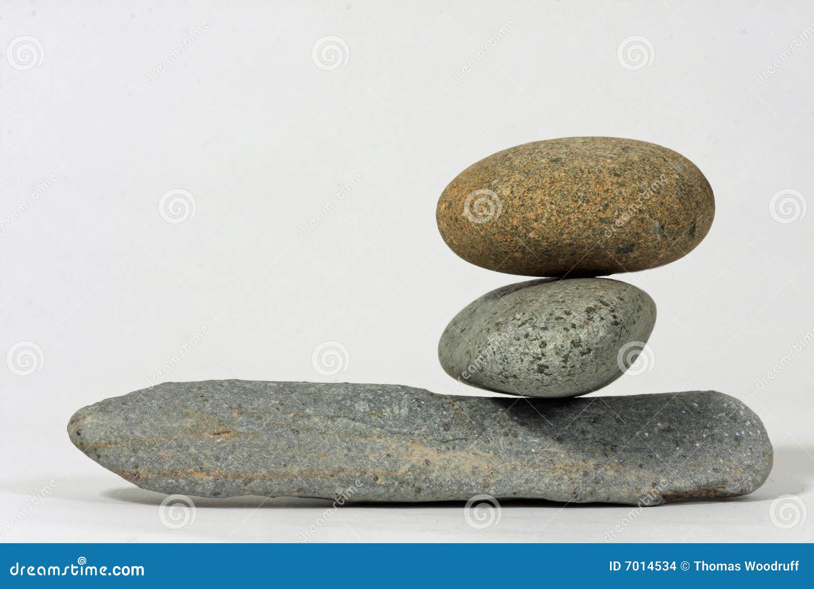 Tres rocas balanceadas foto de archivo. Imagen de éxito - 7014534