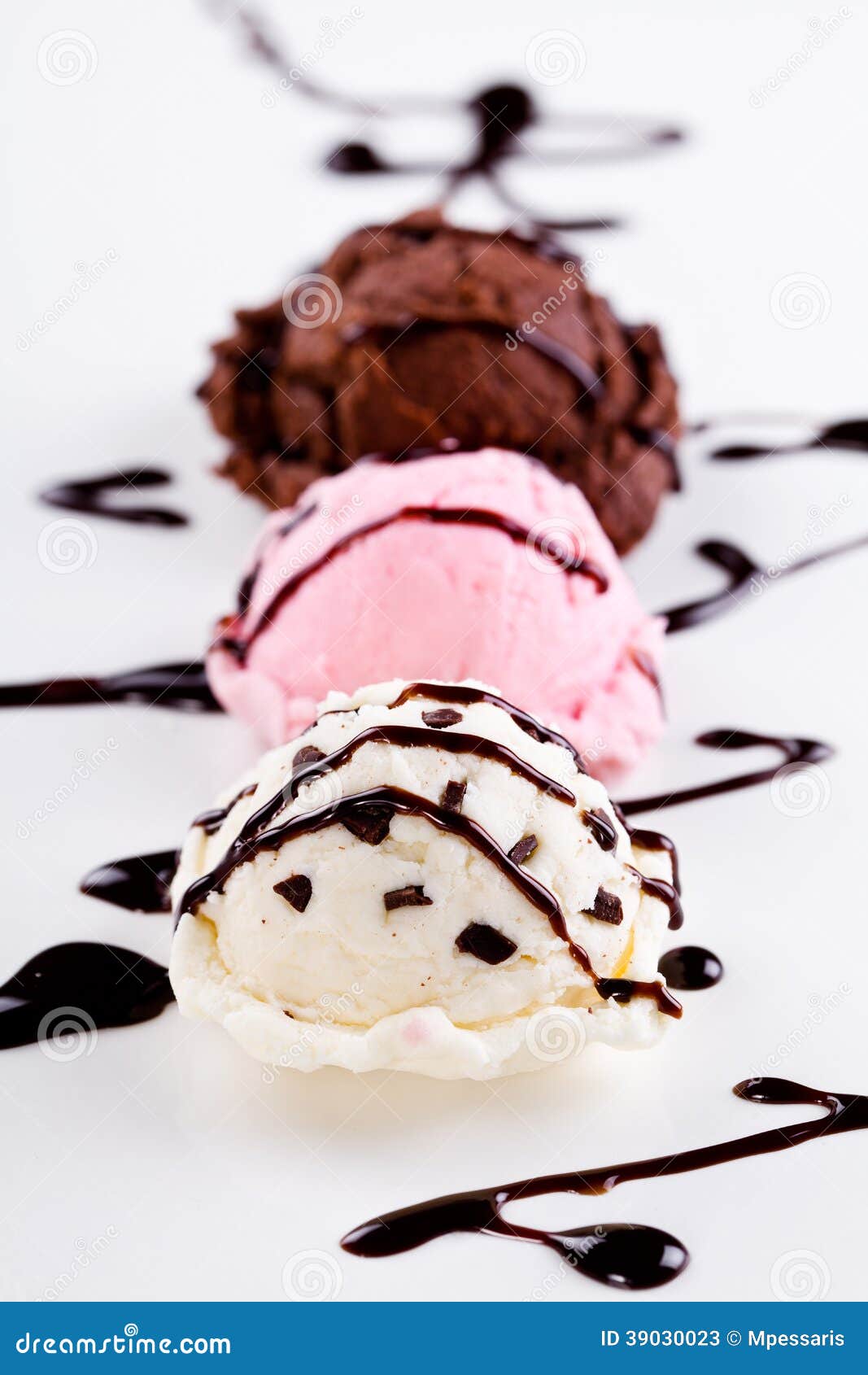 Tres sabores del helado imagen de archivo. Imagen de dulce - 39030023