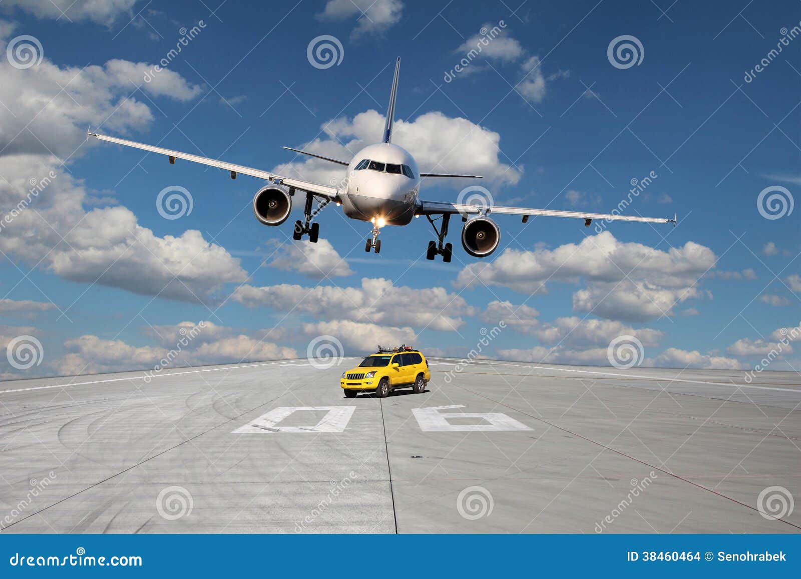 Treshold Der Rollbahn Mit Auto Und Flugzeug Stockfoto - Bild von prüfer ...