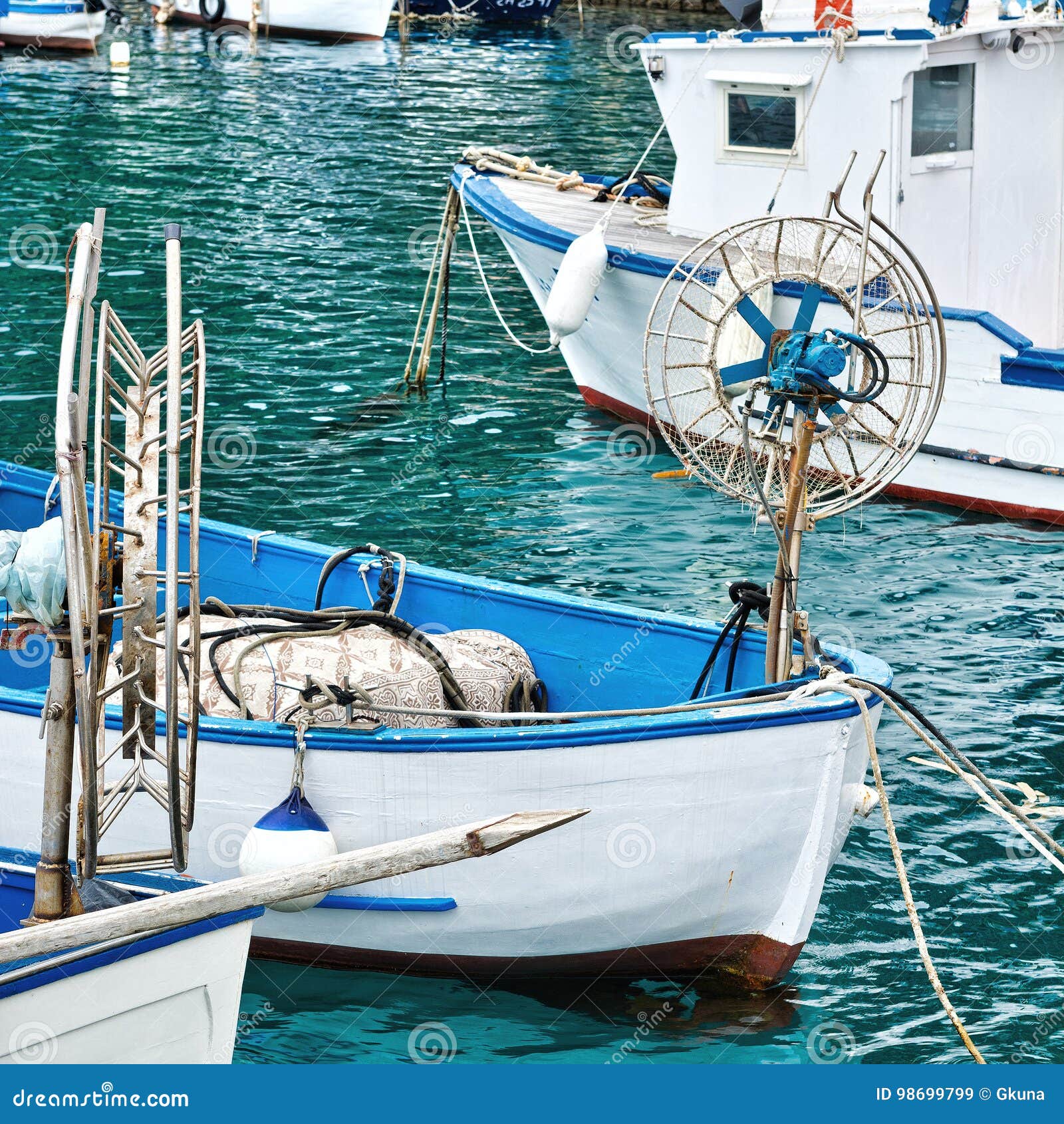 Treuil de chalut image stock. Image du personne, navigation - 98699799