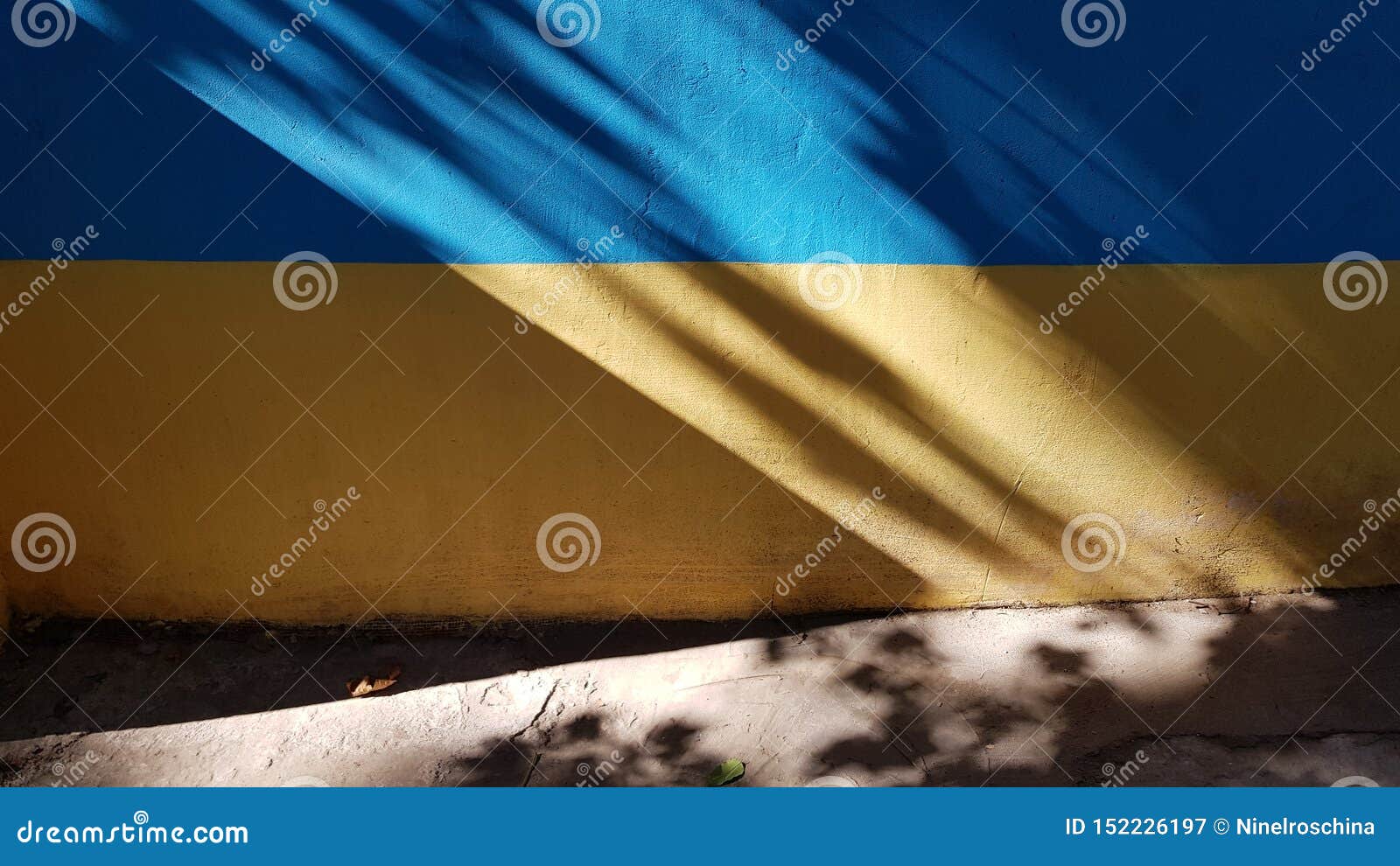 Triangle Shape Shadow on Two-colored Wall with Blurry Shadows Stock ...