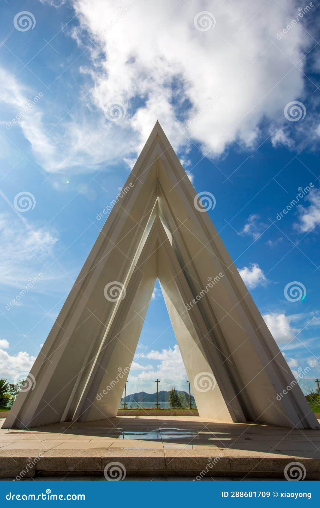 Triangle statue and sky stock image. Image of architecture - 288601709