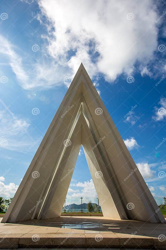 Triangle statue and sky stock image. Image of architecture - 288601709