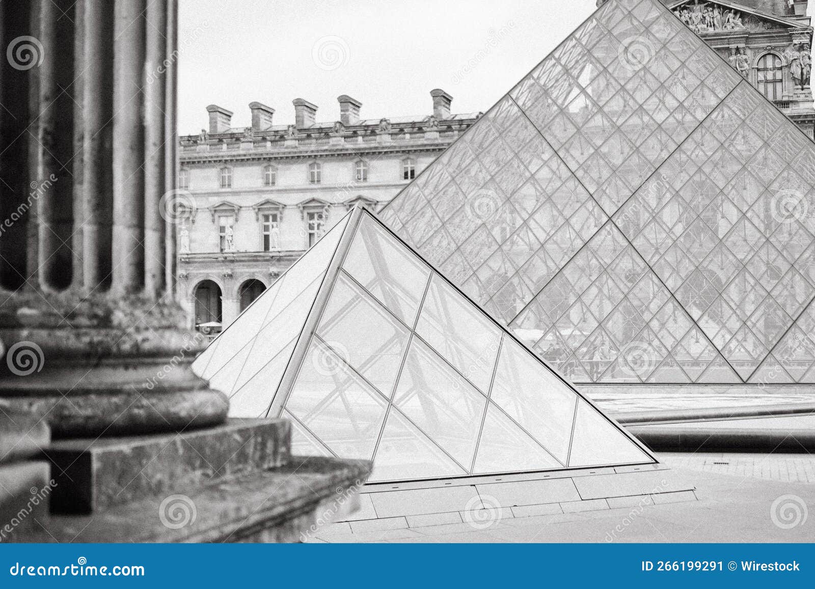 The Triangles at the Louvre Editorial Photo - Image of france, exterior ...