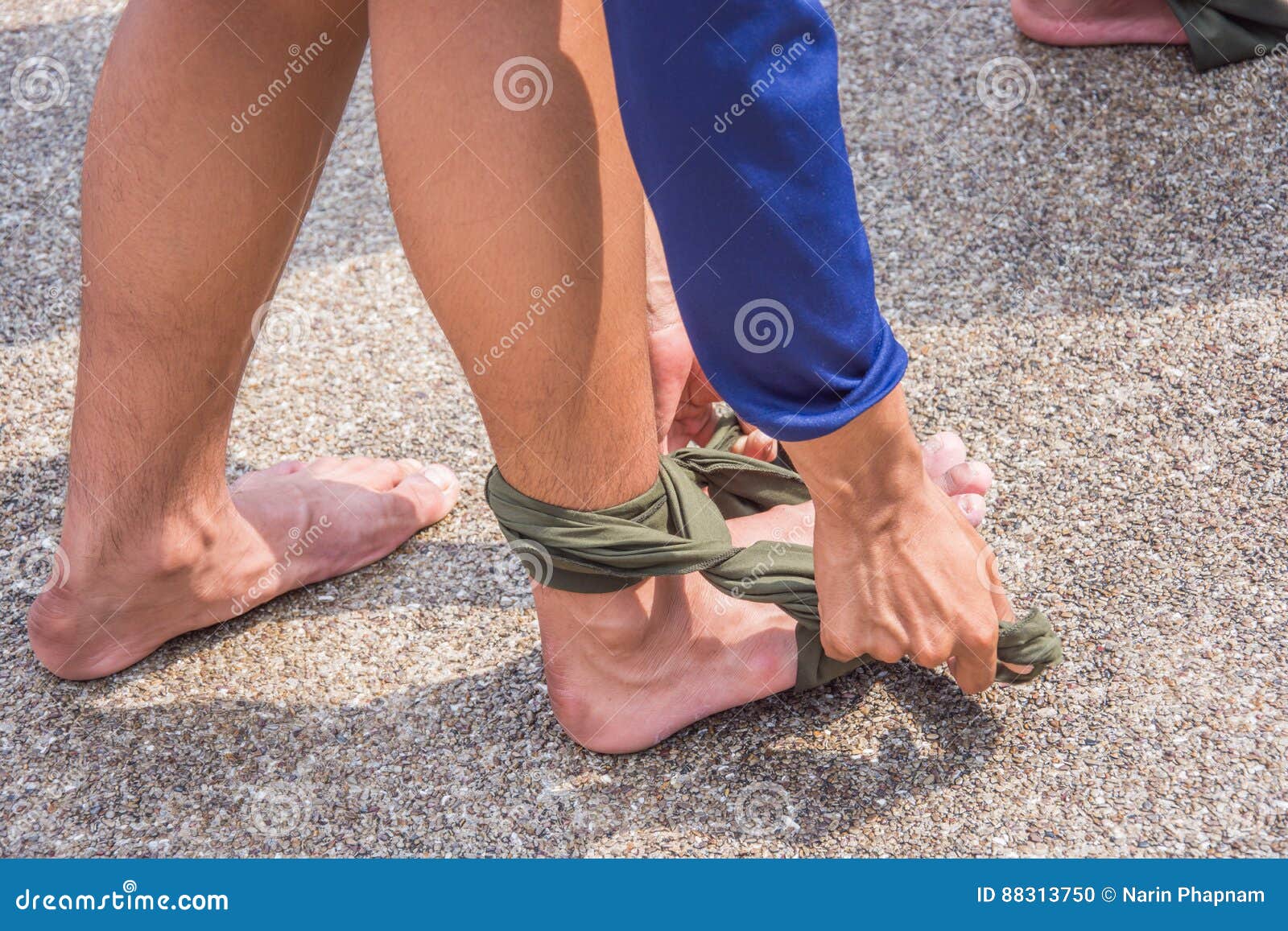 Triangular Bandage Improvies Fix Right Ankle Dislocate Stock Photo ...