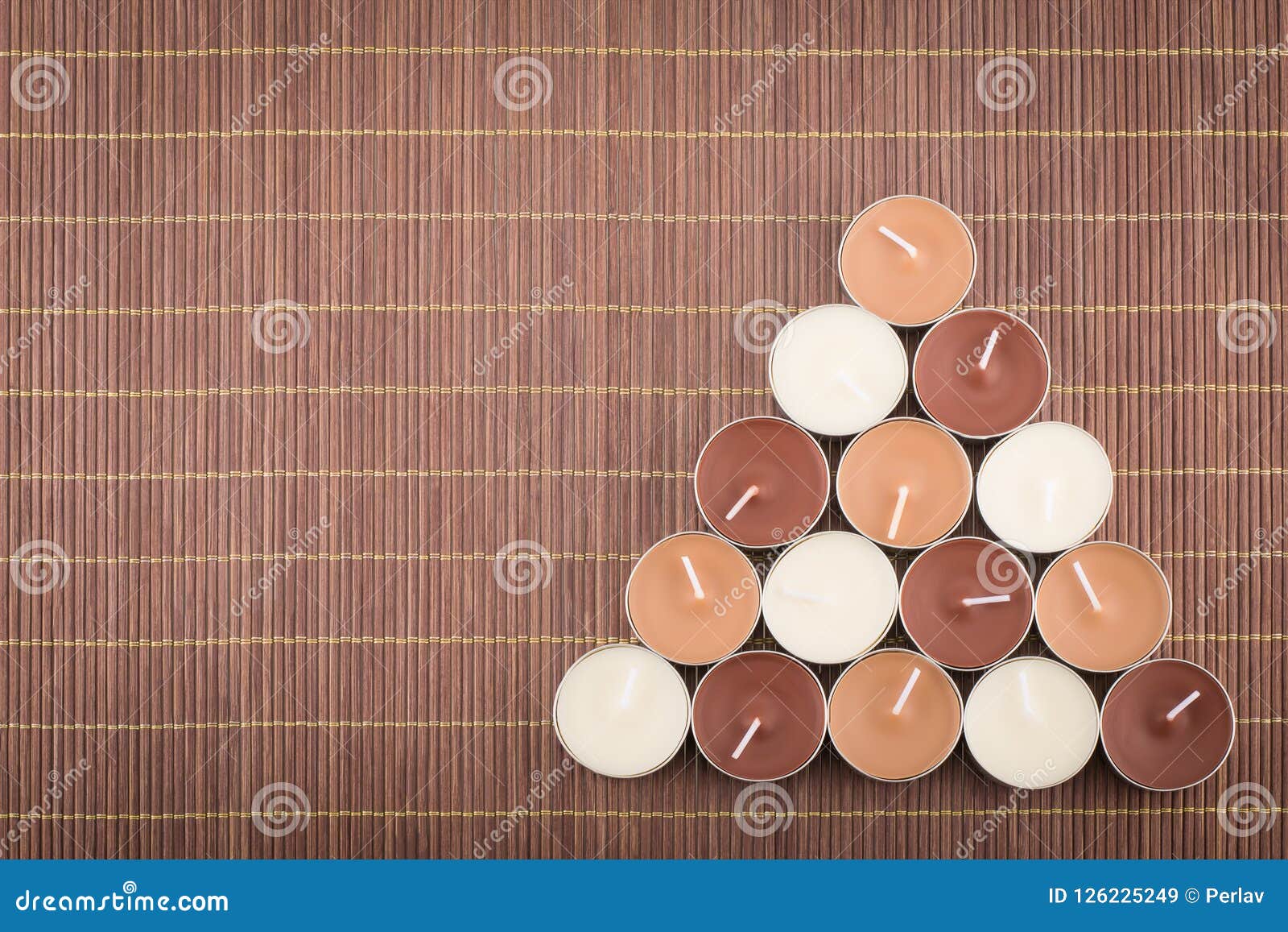 Triangular Composition Stock Photos - 252 Images