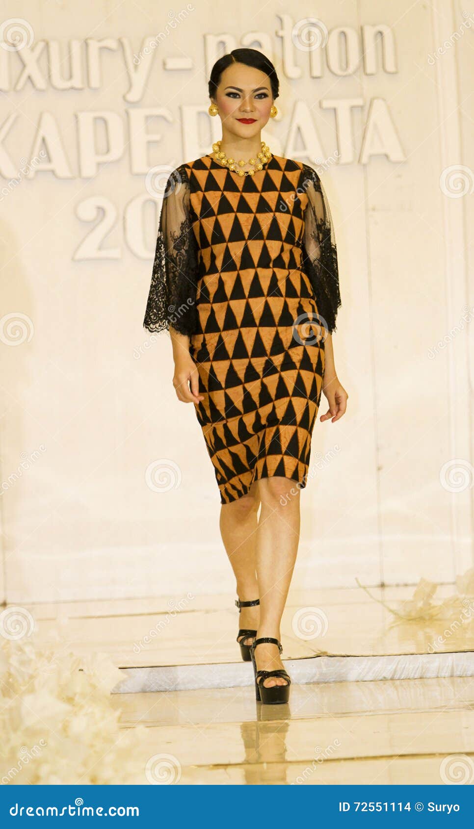 Triangular motif editorial stock image. Image of demonstrate - 72551114