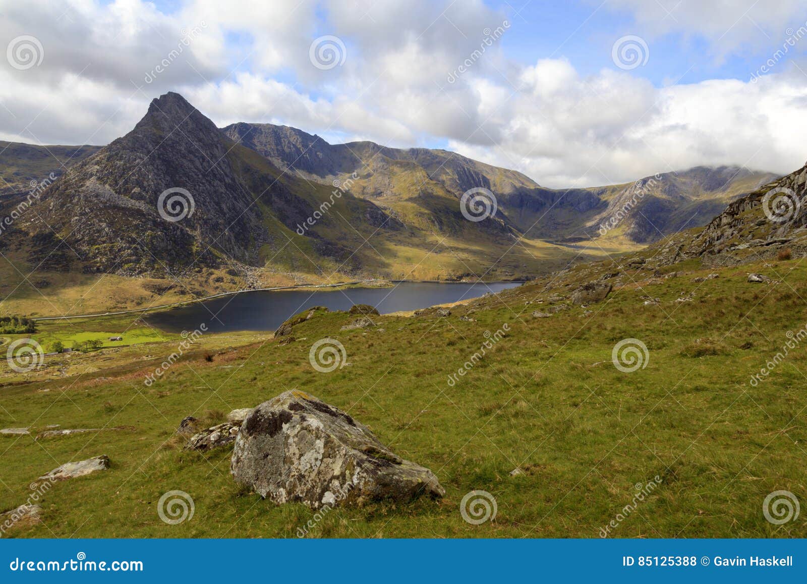 The Triangular Peak of Tryfan Stock Photo - Image of craggy, llyn: 85125388