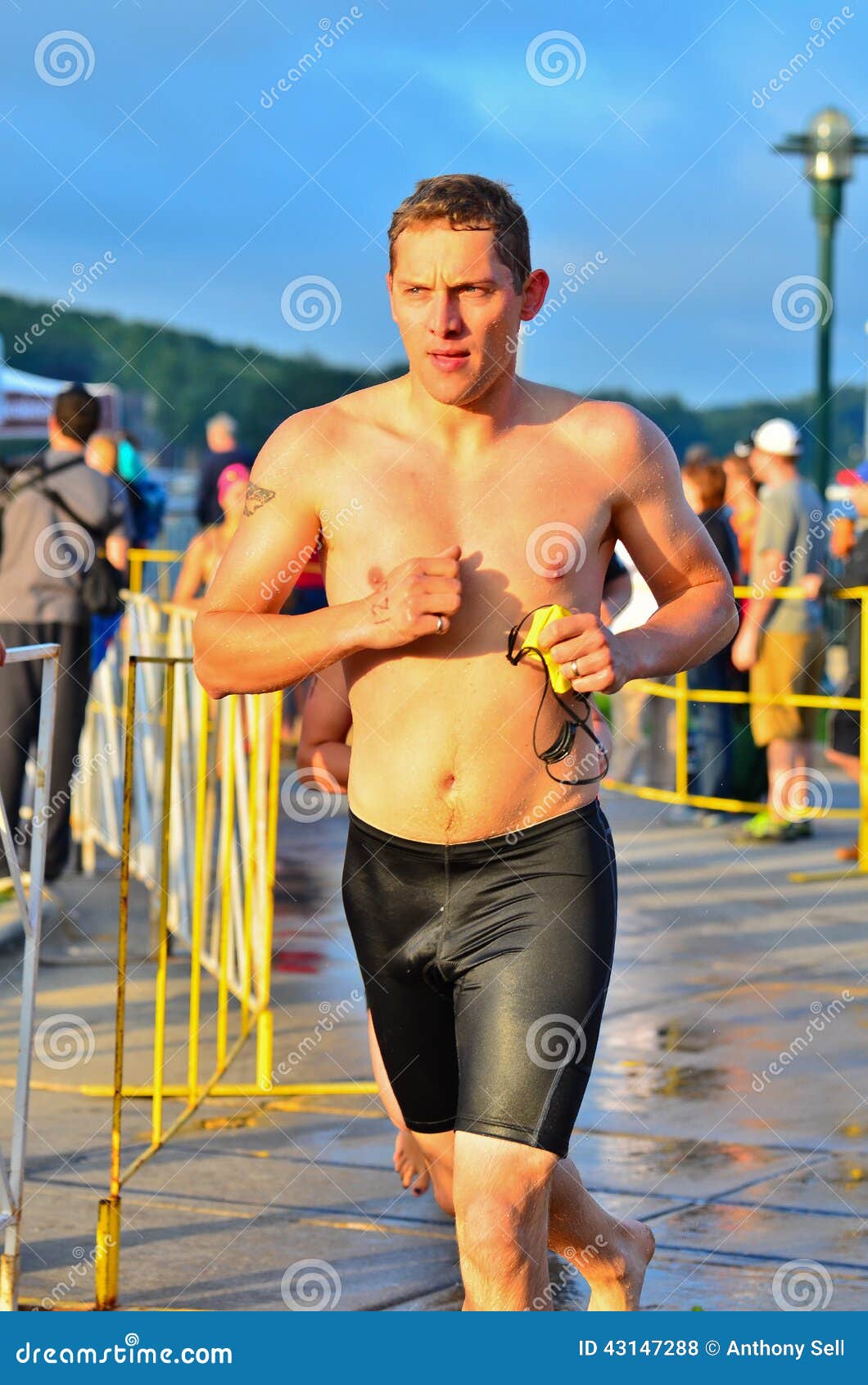 Triathlete concurrentiel photo stock éditorial. Image du wisconsin ...